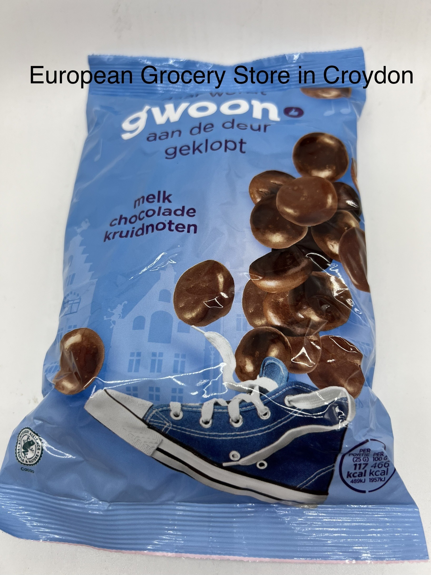 Gwoon chocolate milk ginger nuts coated 300g - European Grocery Store